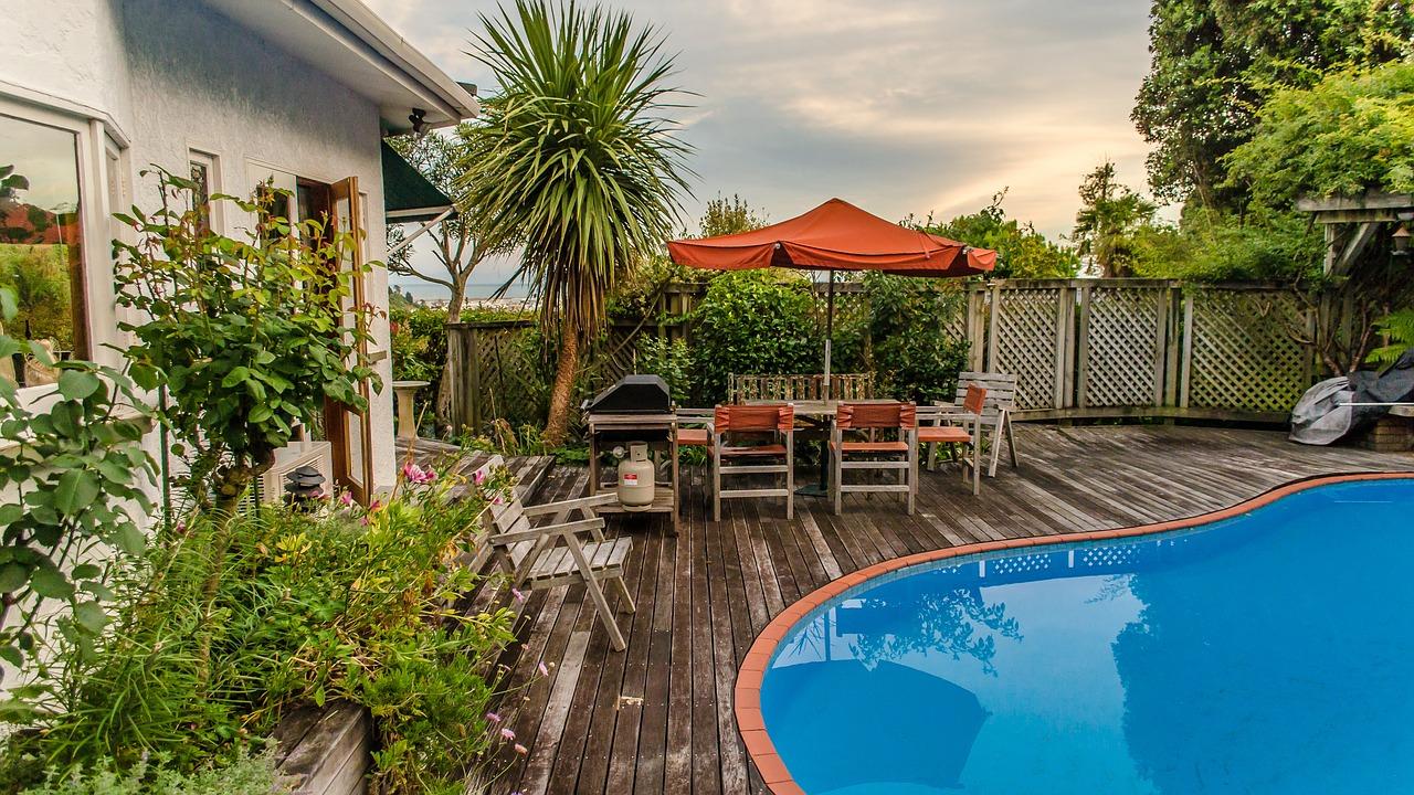 Real Estate Backyard Deck | Tim Hemmelgarn